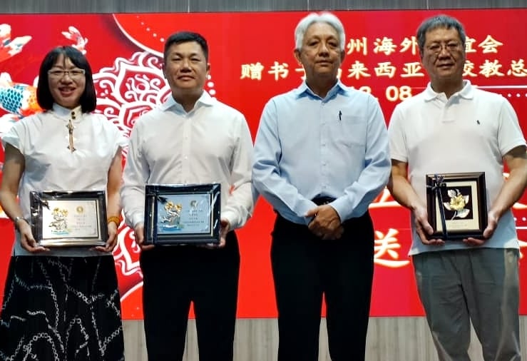 崇正小学辟设阅读空间 “花城书房”书香满室 - SJKC Chong Cheng